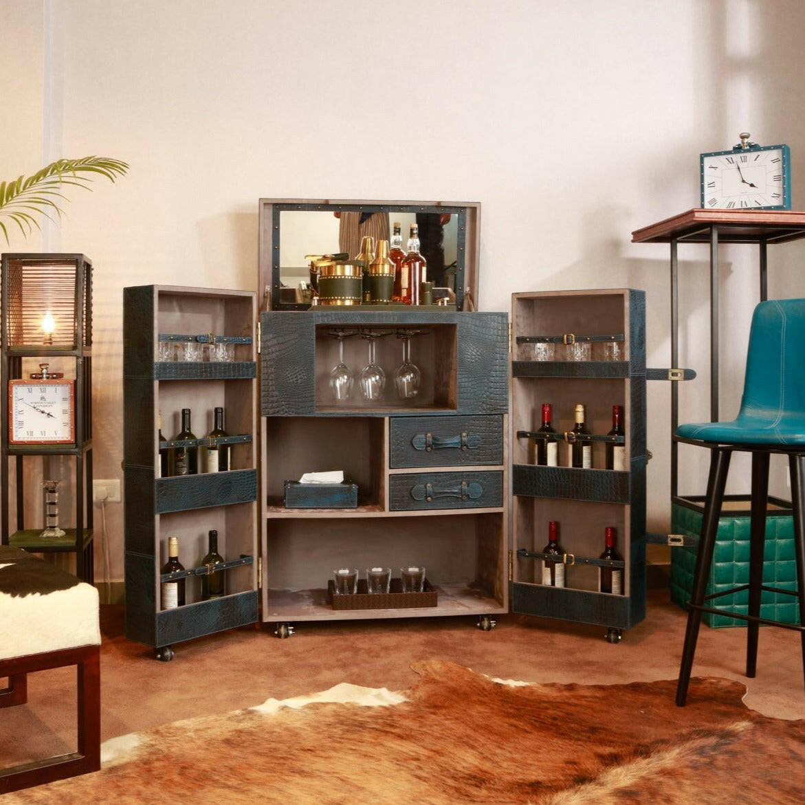 Interior Leather Bar | Cabinets Matttroy